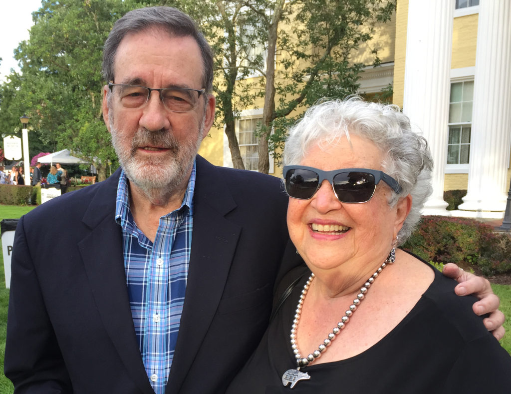 Long-Time Members Come Out for Board Benefit - Weelunk