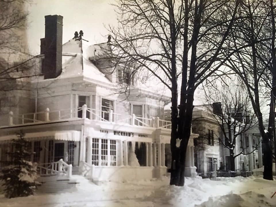 The House in the Photo: A History of Echo Manor - Weelunk