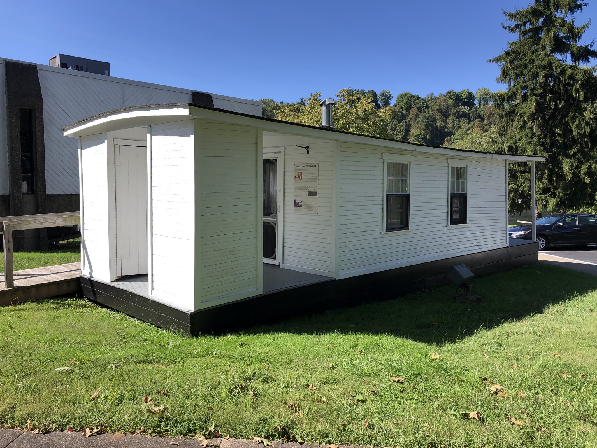 A River Runs Through It: Making a Houseboat into a Home - Weelunk