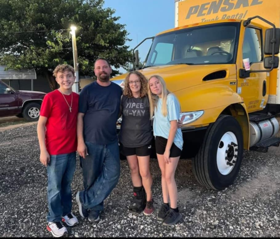 Why Wheeling: The Viles Family (The Christmas House) - Weelunk